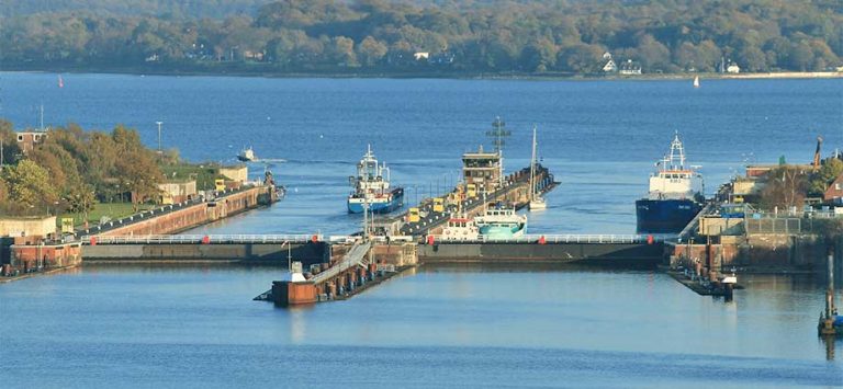 Schleusen am Nord-Ostsee-Kanal - Brunsbüttel, Kiel-Holtenau
